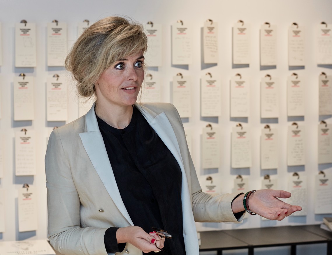 "Jeg har ALDRIG set en mand deklarere sit privatliv"